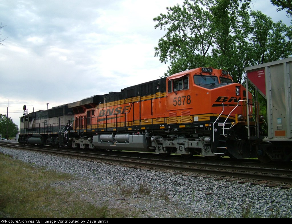 BNSF 5878